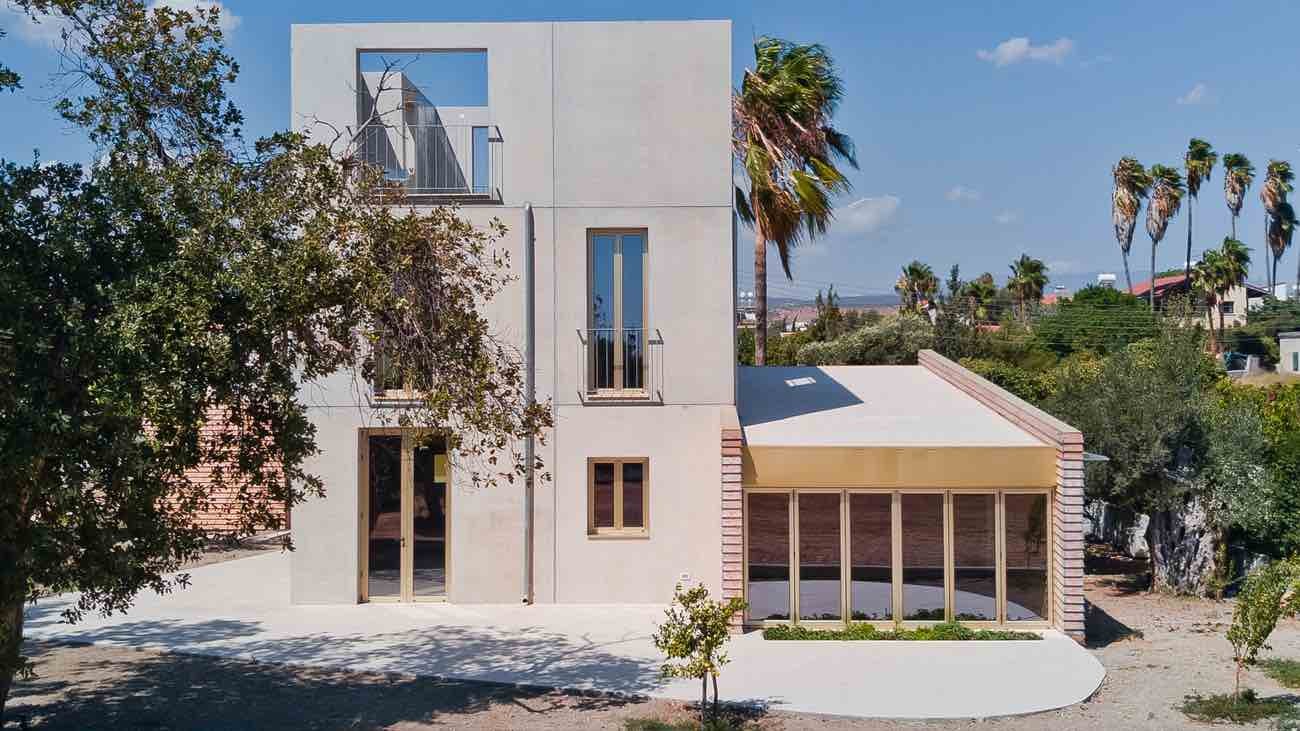 Así se construyó la casa prefabricada inspirada en un castillo medieval ...