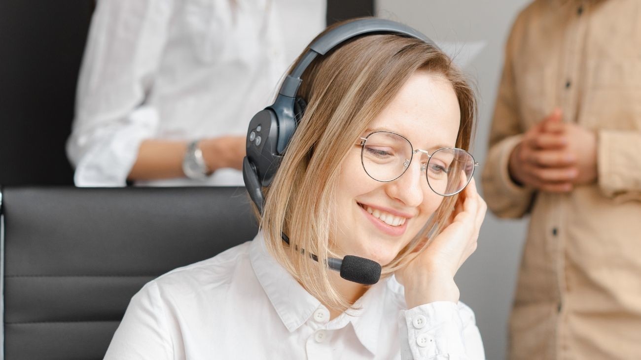 El SAE lanza una oferta de empleo para 49 Agentes telefónicos