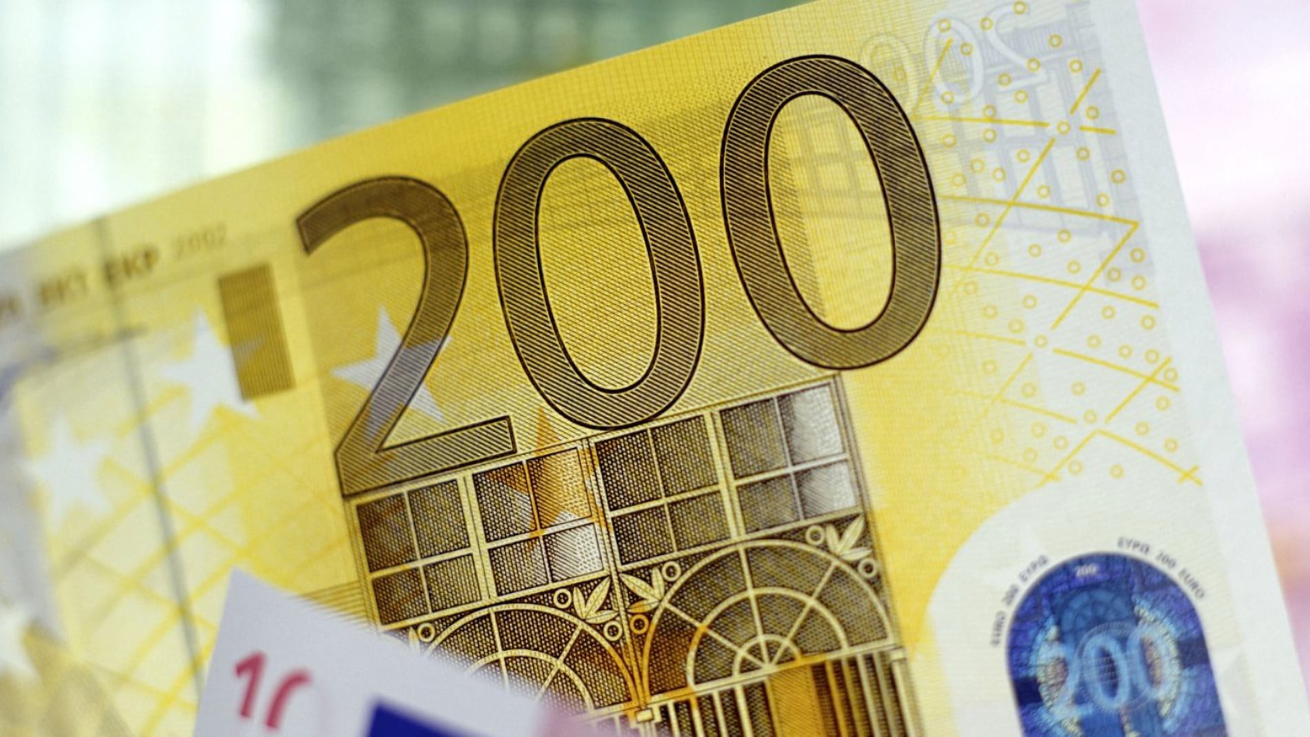 Hacienda afirma que la ayuda de 200 euros costará 1.200 millones