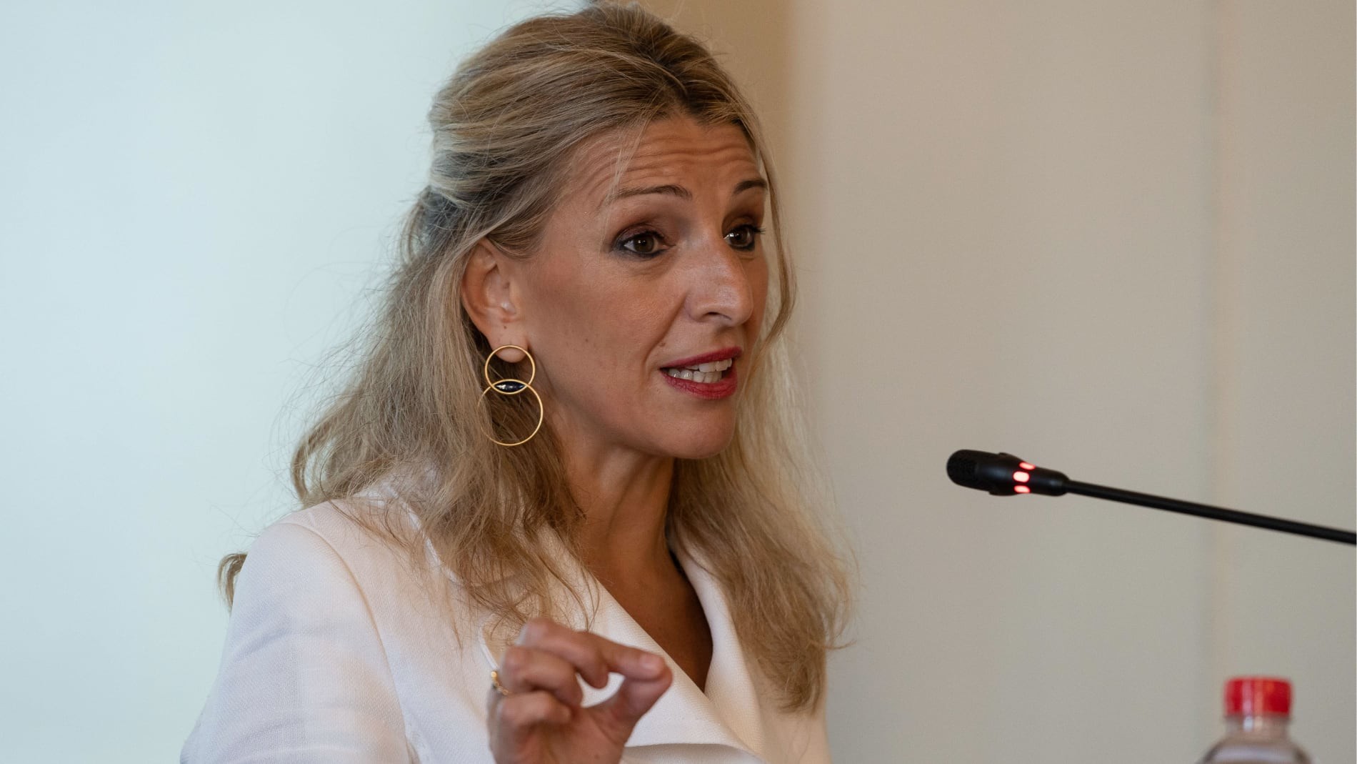 Yolanda Diaz propone reducir la jornada laboral por ley hasta las 32 ...