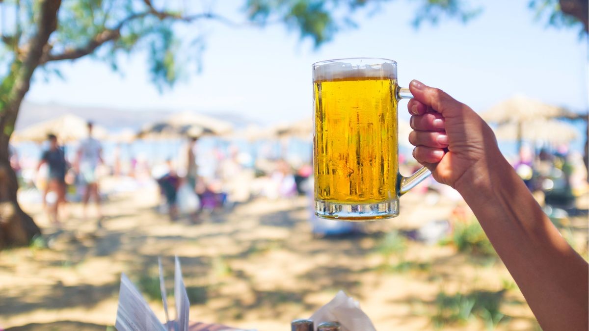 Cerveza fría en 5 minutos aunque estés en la playa: este truco funciona ...