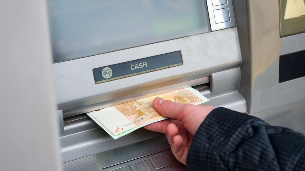 Estos bancos no cobran comisiones al retirar dinero en efectivo de sus cajeros automáticos