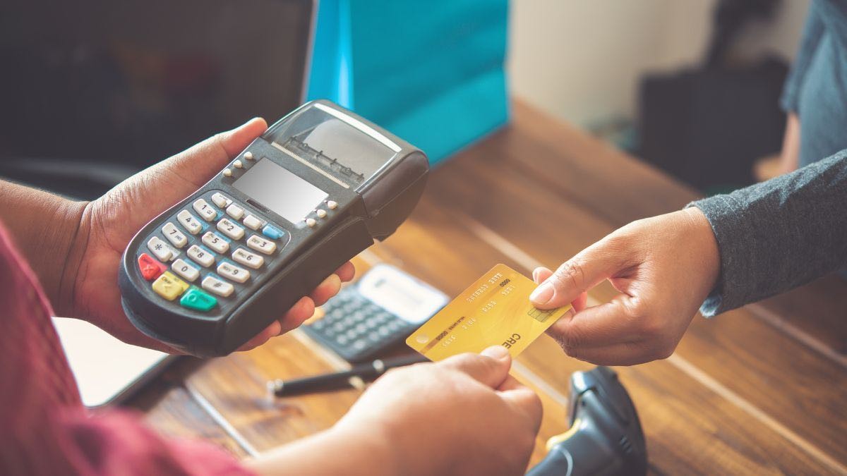 Así utilizan los bancos las tarjetas de débito, el medio de pago ...