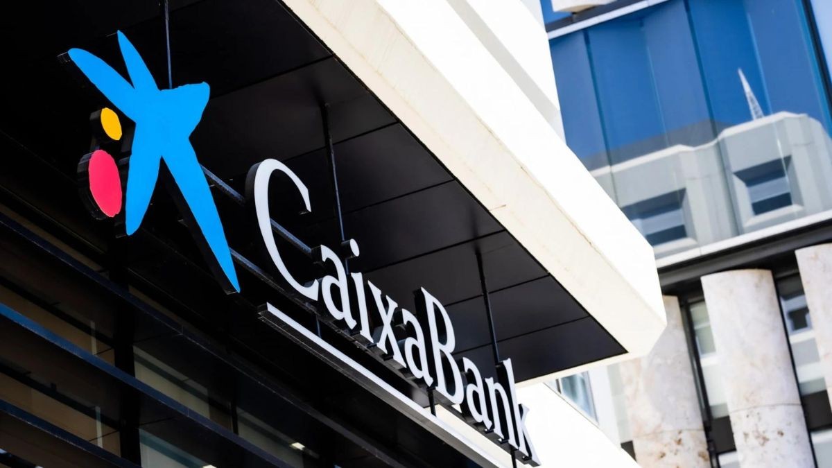 CaixaBank necesita trabajadores con contrato fijo y fines de semana libres